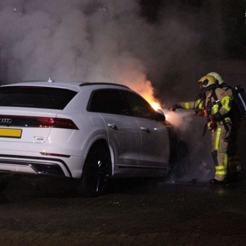 Peperdure Audi raakt total loss door brand - Omroep Gelderland