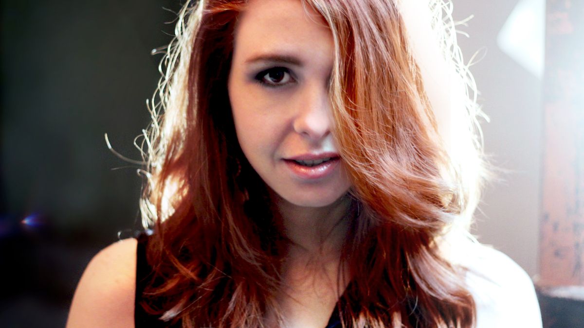 Ava Silver in Live uit Lloyd - Rijnmond