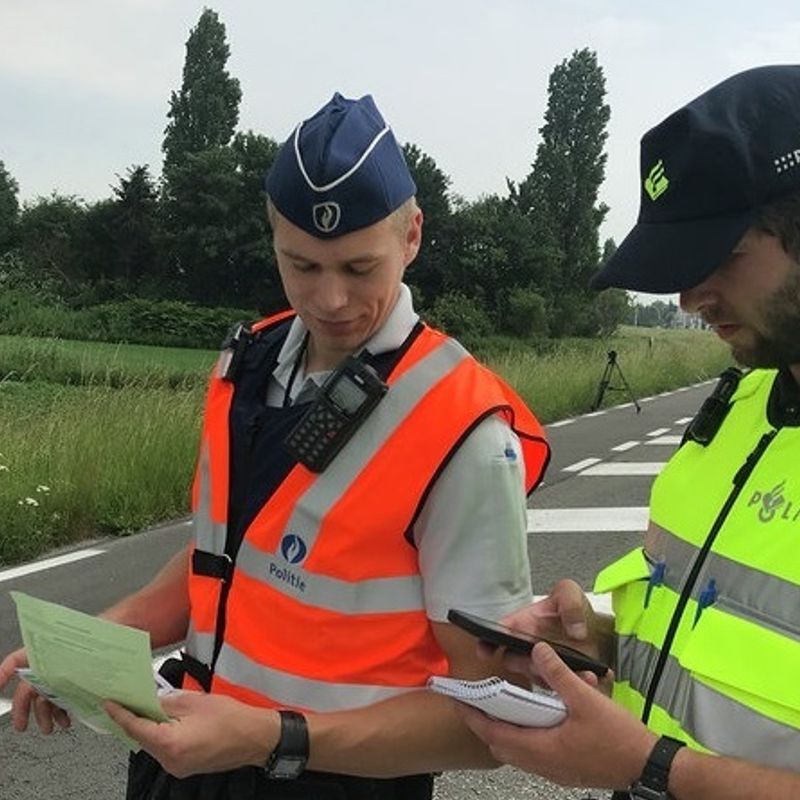 Twee drugsrijders betrapt bij Belgisch-Nederlandse grenscontrole ...