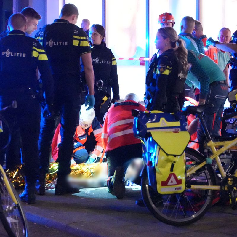 Dode en gewonde bij schietpartij in winkelstraat - Rijnmond