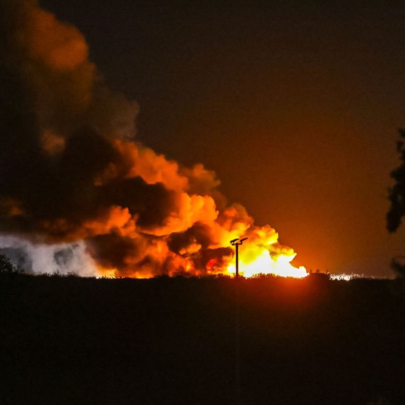 Grote brand en veel rook op vuilnisbelt - Omroep Gelderland