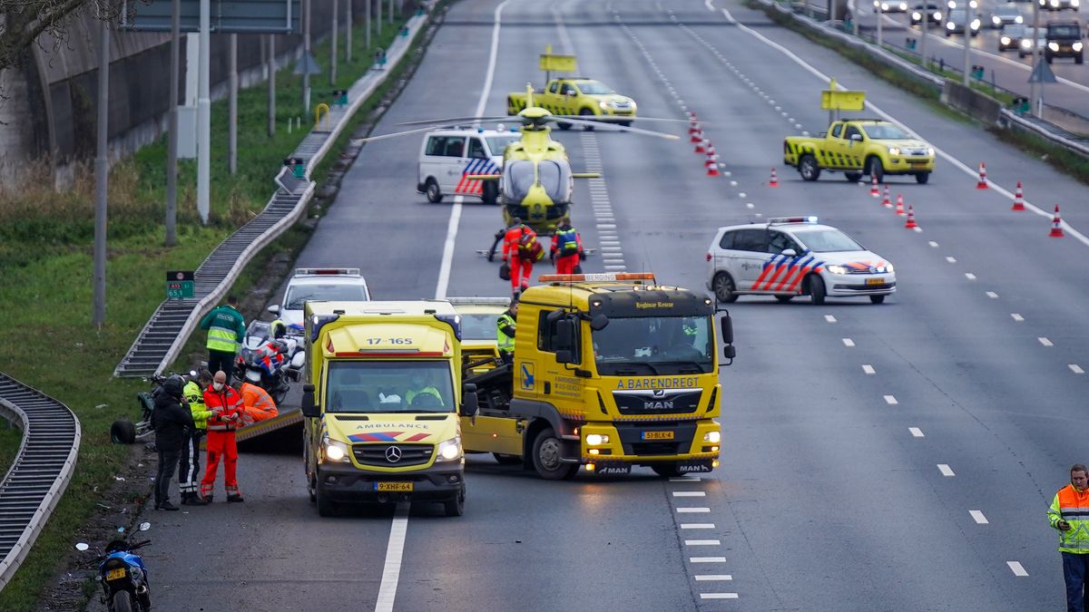 A15 naar Rotterdam bij Ridderkerk weer vrijgegeven na ongeluk met quad ...
