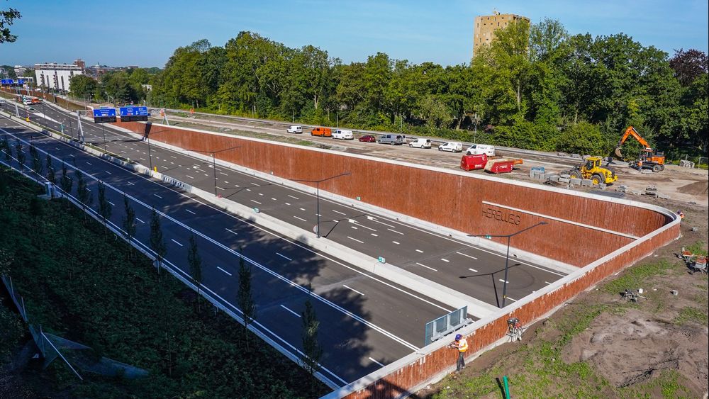 Julianaplein en zuidelijke ring urenlang helemaal dicht - RTV Noord