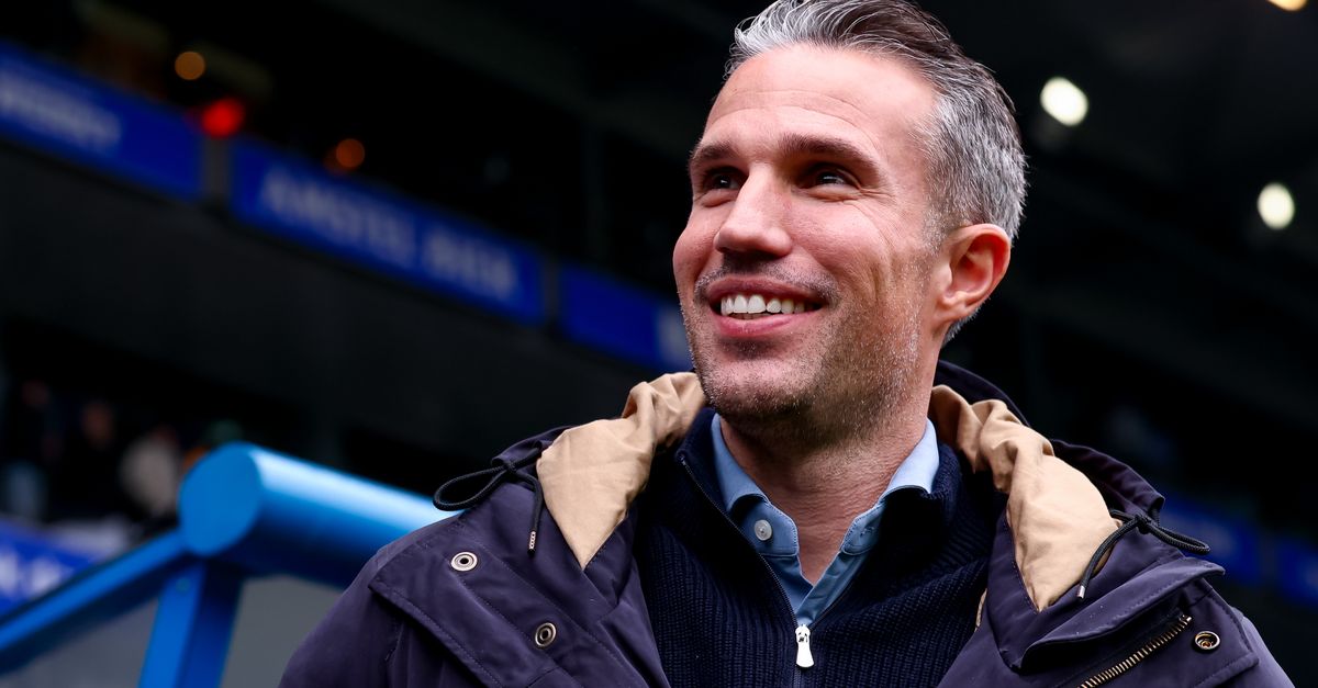 KIJK TERUG: de eerste persconferentie van Robin van Persie bij Feyenoord - Rijnmond