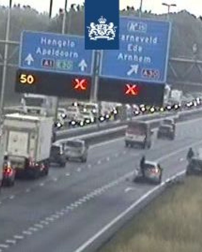 Grote vertraging op A1 na ongeluk met meerdere voertuigen - Omroep Gelderland