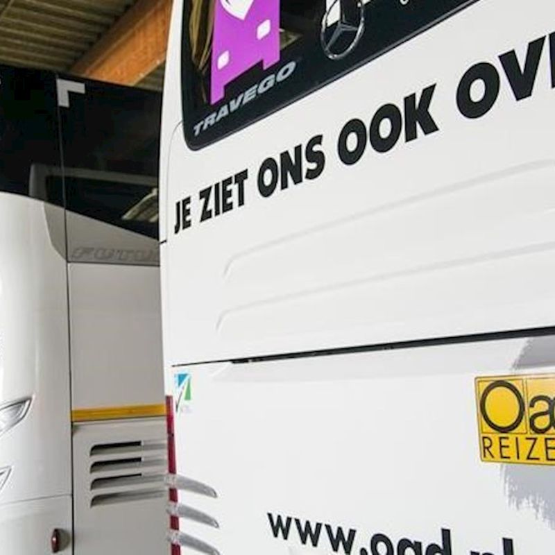 Oad-bussen helpen treinreizigers uit de brand - Oost