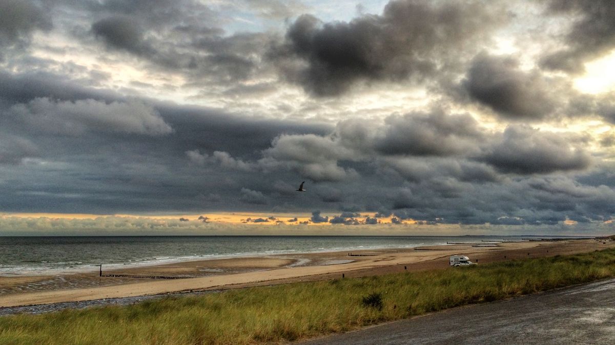 Nieuwe dijk in zee moet Nederland beschermen tegen stijgende zeespiegel ...