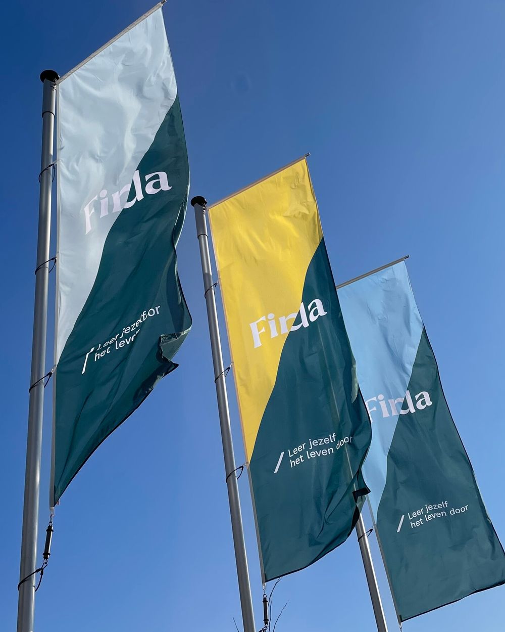 Mbû-skoalle Firda skrast alle lessen, ek oare skoallen moandei ticht ...