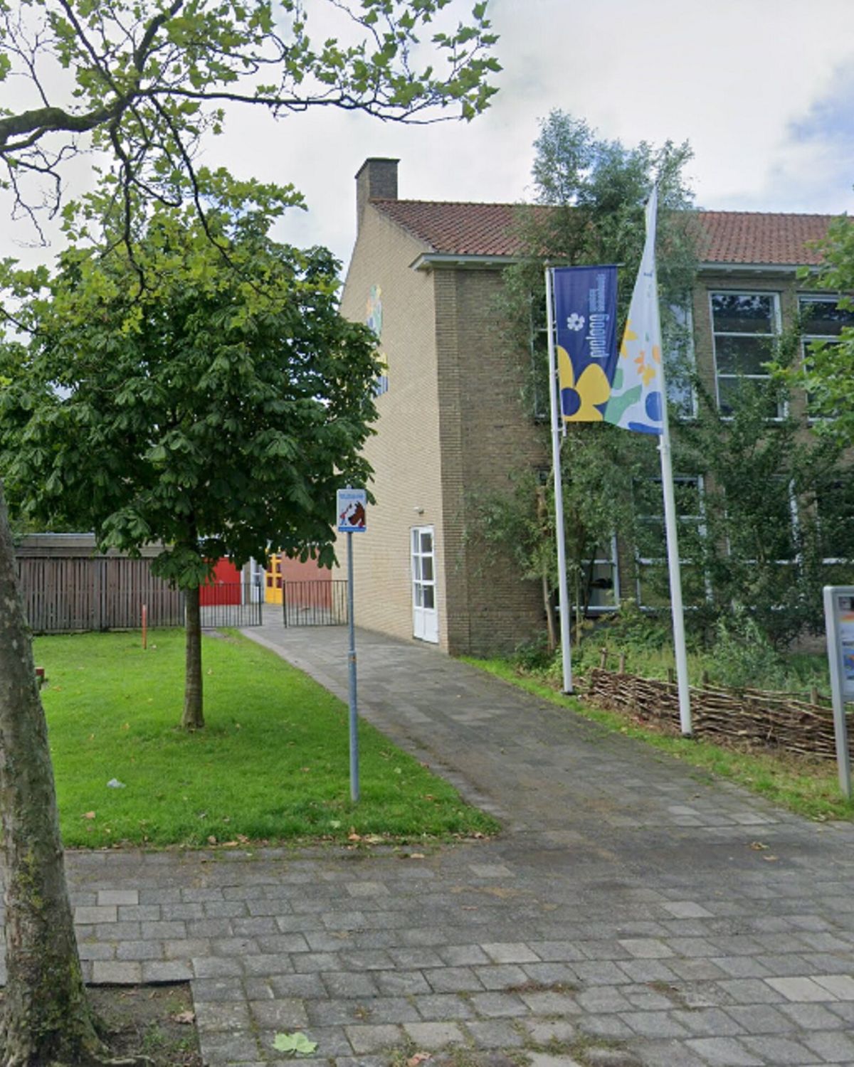 Schoolmeester verdacht van het filmen van kinderen op Plataanschool ...
