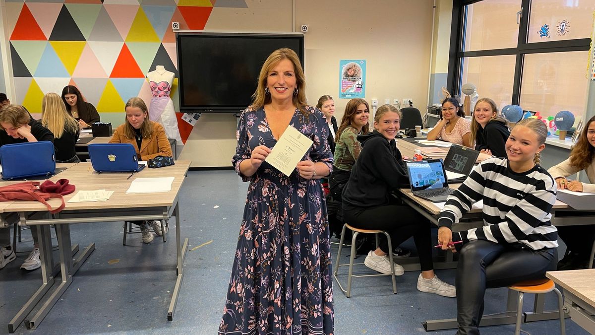 Docenten uit Assen in kledingstress, maar wel zin in Prinsjesdag - RTV ...