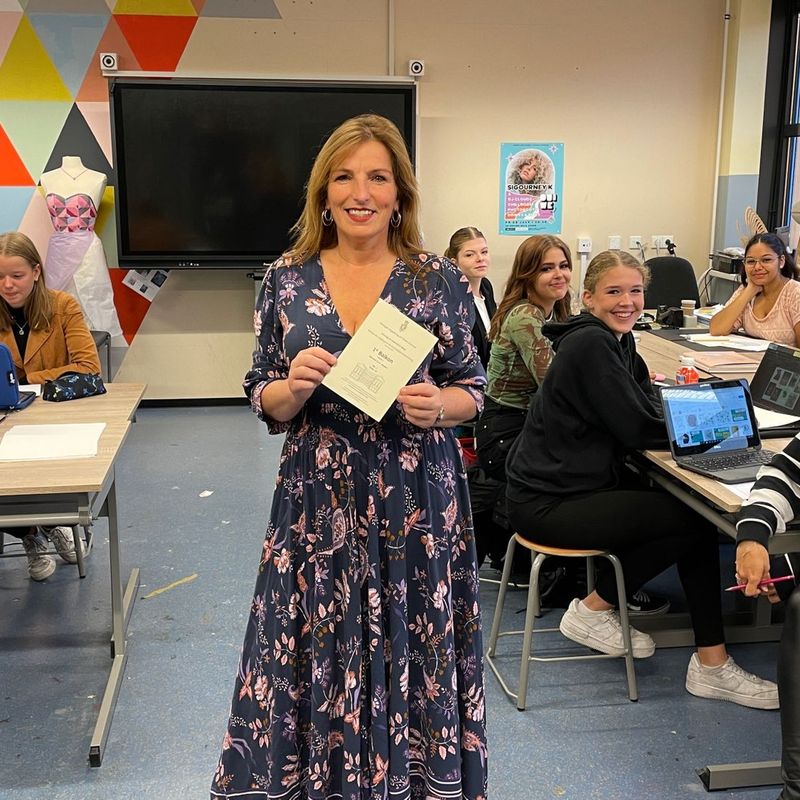 Docenten uit Assen in kledingstress, maar wel zin in Prinsjesdag - RTV ...