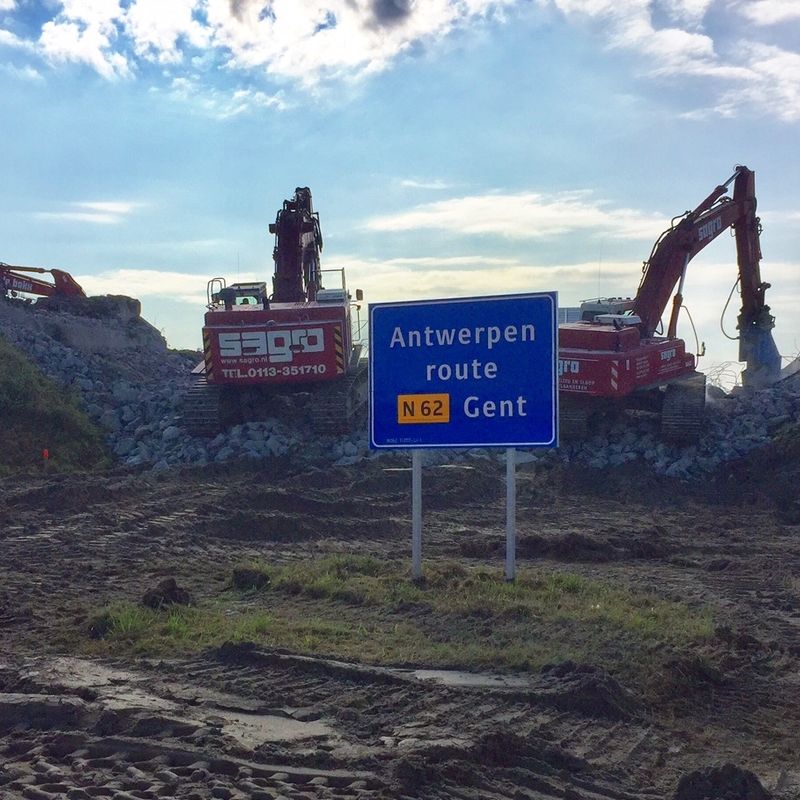 Eerste lange viaduct Tractaatweg op z'n plek - Omroep Zeeland