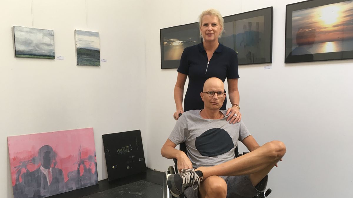 Ongeneeslijk zieke kunstenaar exposeert in Leiden - Omroep West Ongeneeslijk zieke kunstenaar exposeert in Leiden - Omroep West