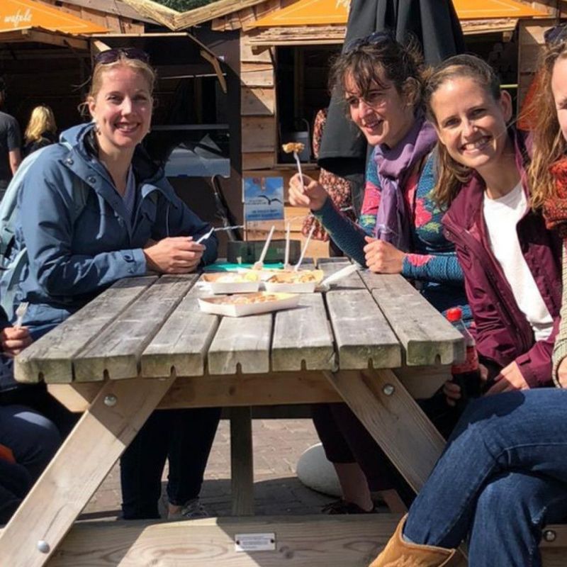 Terrasje pakken of taal leren: wie wil Oekraïense vluchtelingen wegwijs ...