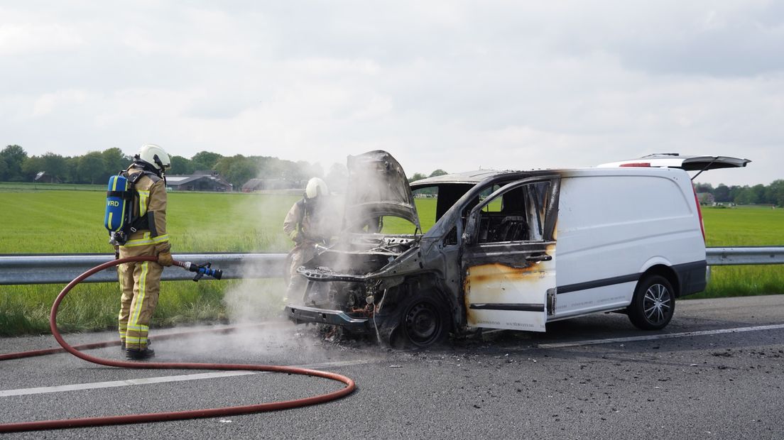 Auto vliegt in brand op A28 bij De Punt - RTV Drenthe
