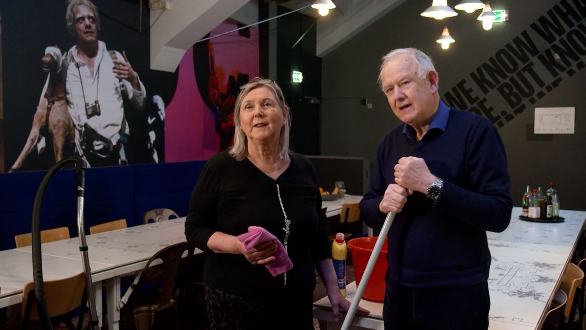 Schoonmakers delen smeuïge details over theater Oostpool - Omroep ...