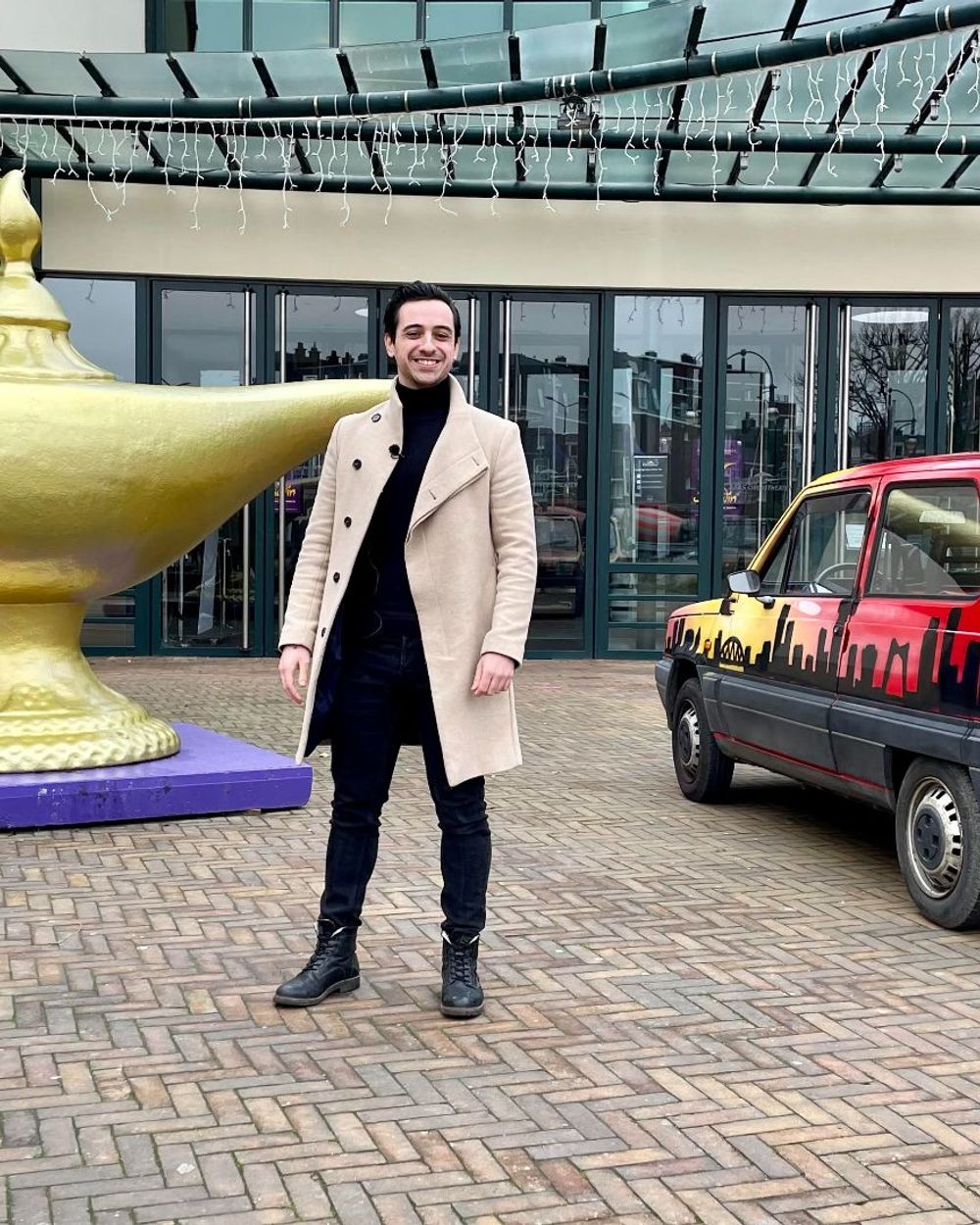 Jonathan Vroege (Aladdin) komt uit Middelharnis en vertelt over zijn ...