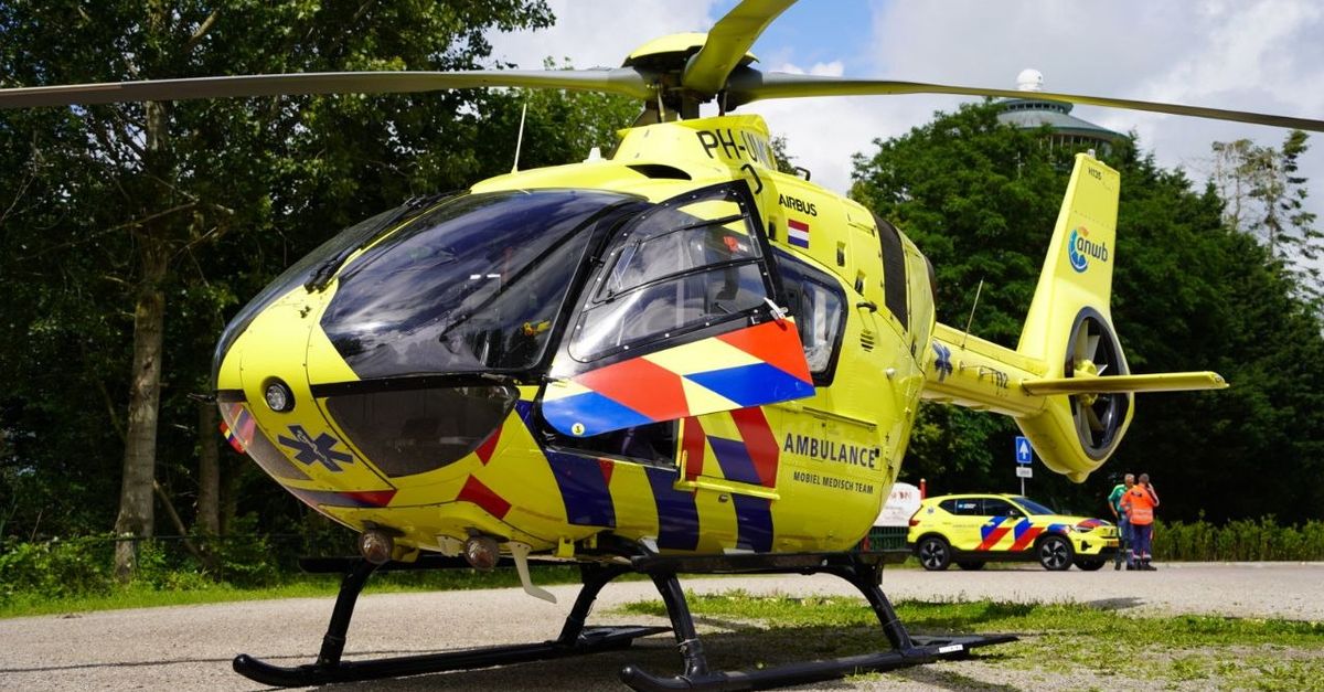Persoon met spoed naar ziekenhuis na bedrijfsongeval in Zwartsluis - Oost