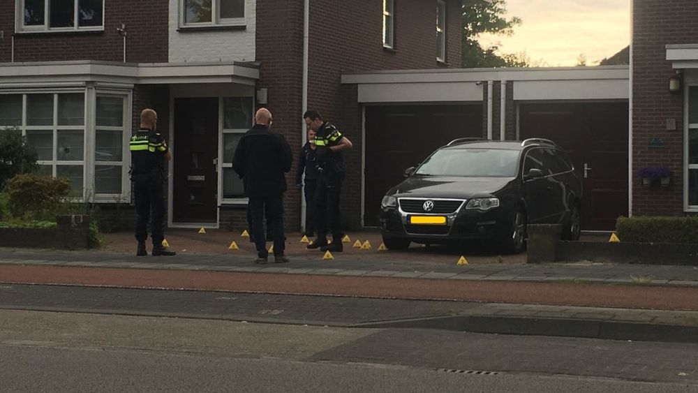 Huis beschoten; vermeende daders klemgereden op A2 - Omroep Gelderland
