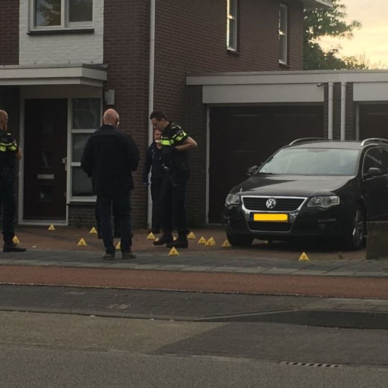 Huis beschoten; vermeende daders klemgereden op A2 - Omroep Gelderland