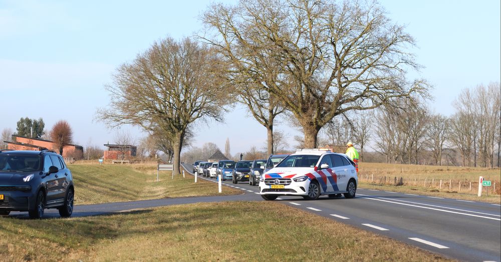Bonnenregen op de IJsseldijk Diepenveen voor negeren afzetting na ...