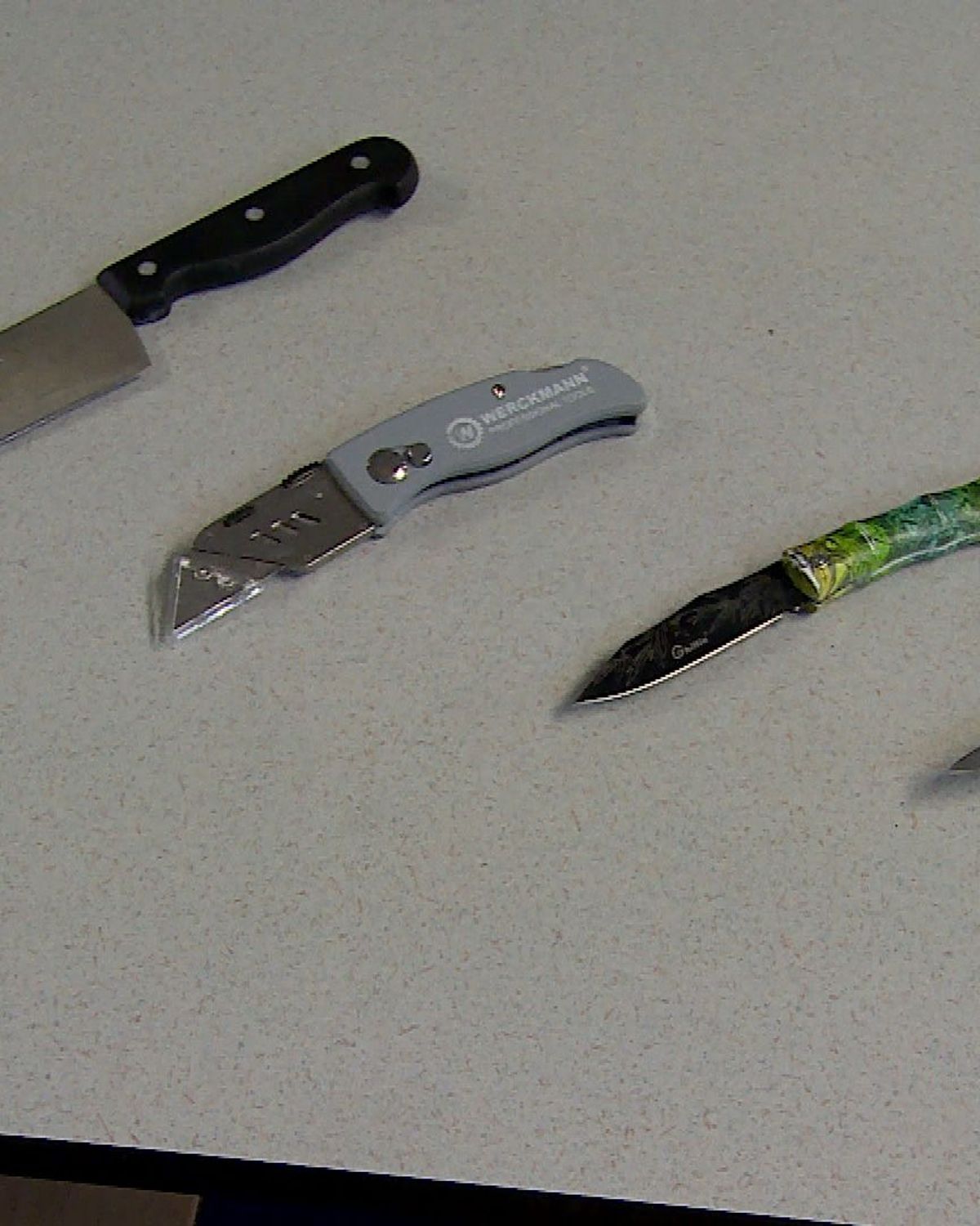 Zelfs met een klein mesje op zak riskeer je in Middelburg een boete van ...