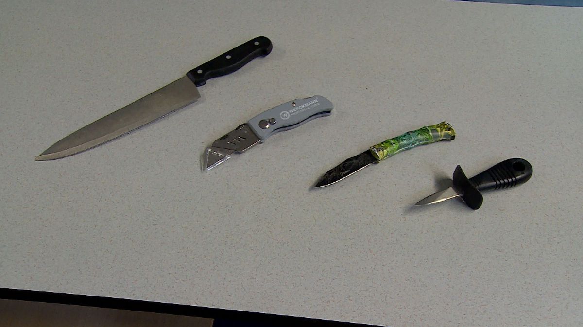 Zelfs met een klein mesje op zak riskeer je in Middelburg een boete van ...