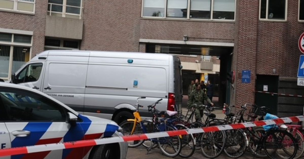 Mogelijk explosief gevonden in in beslag genomen auto bij politiebureau Utrecht - RTV Utrecht