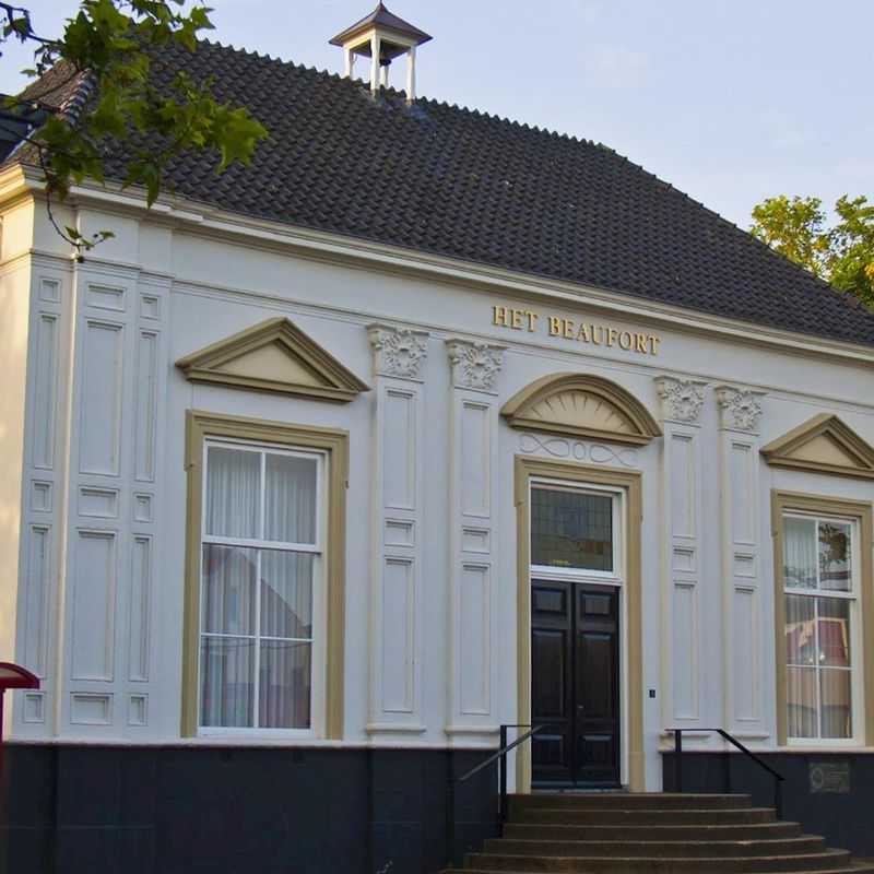 Start sloop deel oude gemeentehuis Markelo voor komst gezondheidscentrum - Oost
