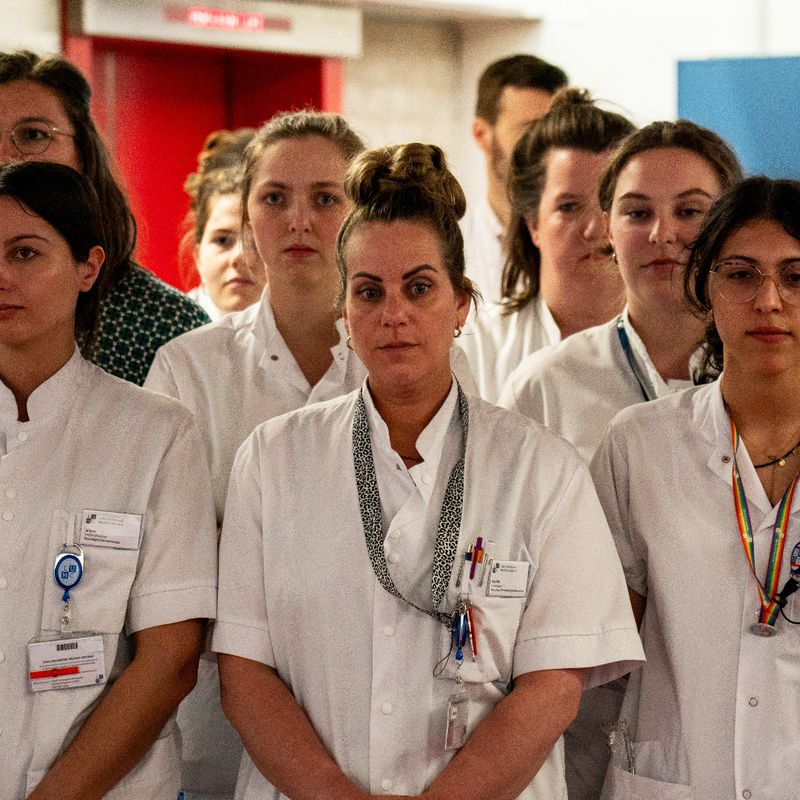 Zorgmedewerkers leggen werk twee minuten neer na dood collega - RTV Utrecht