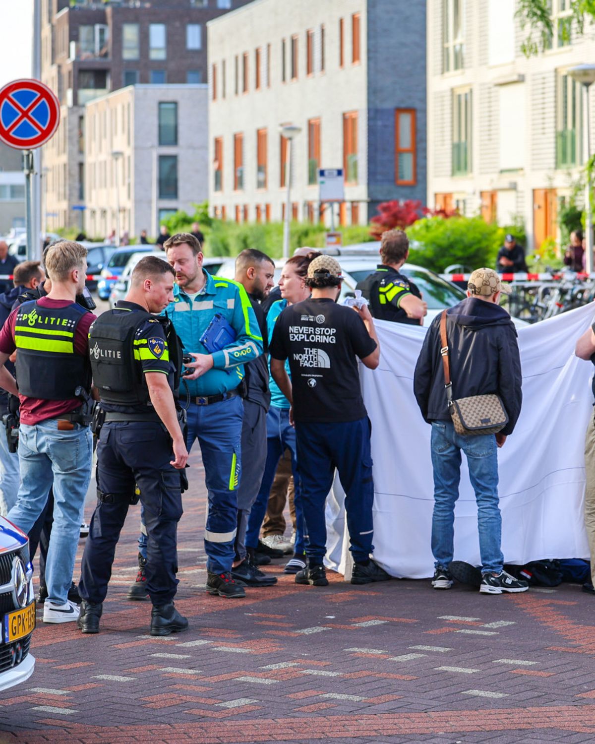 Gewonde bij schietpartij, politie zoekt verdachte - Omroep West