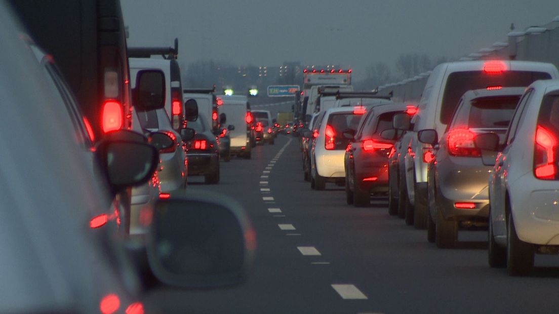 Drie snelwegen tijdens ochtendspits afgesloten door ongelukken - Omroep ... Drie snelwegen tijdens ochtendspits afgesloten door ongelukken - Omroep ...