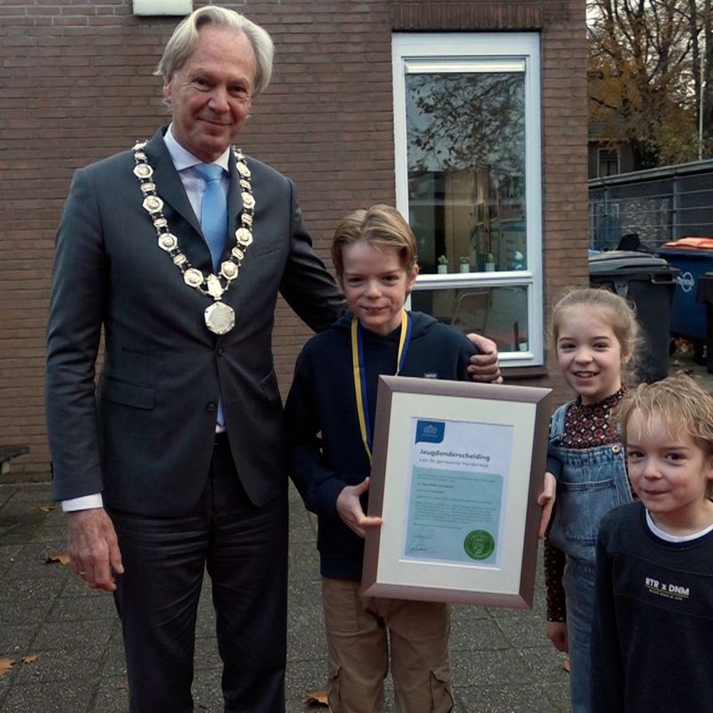 Daan (10) krijgt lintje na 'superprestatie' - Omroep Gelderland