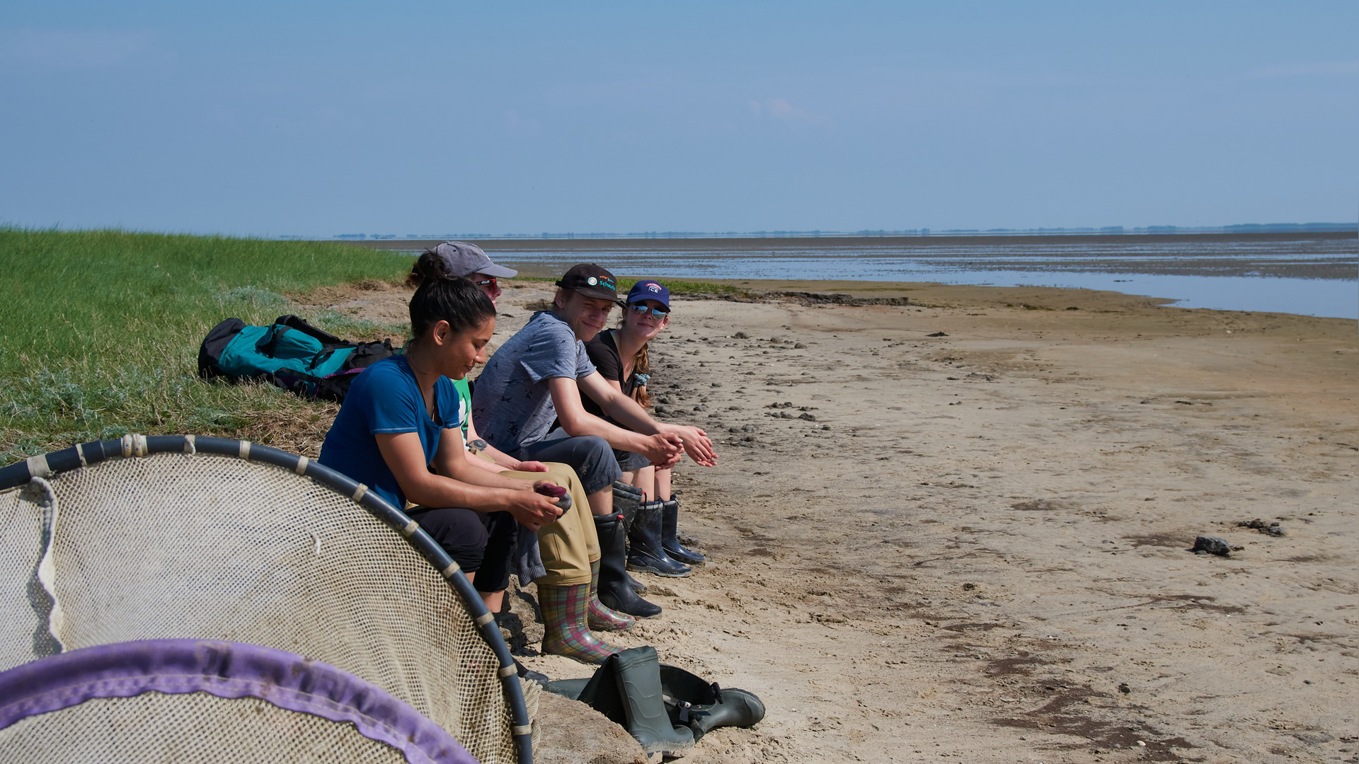 Fuiken geplaatst in slenken op Schiermonnikoog voor onderzoek naar ...