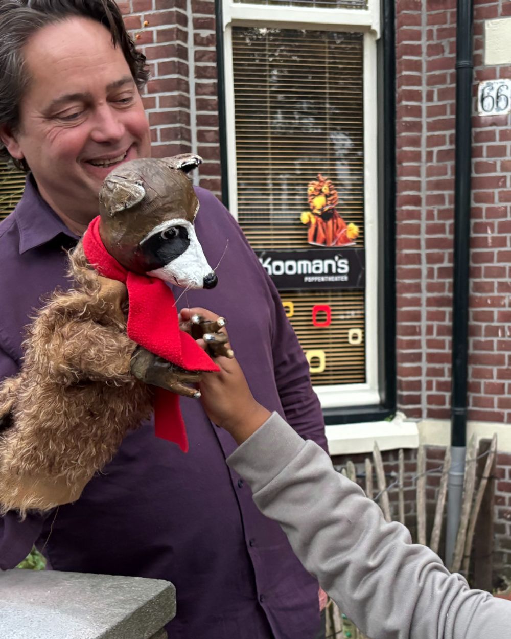 Arjan was journalist, maar werd fulltime poppenspeler: 'Toch wat ik het ...