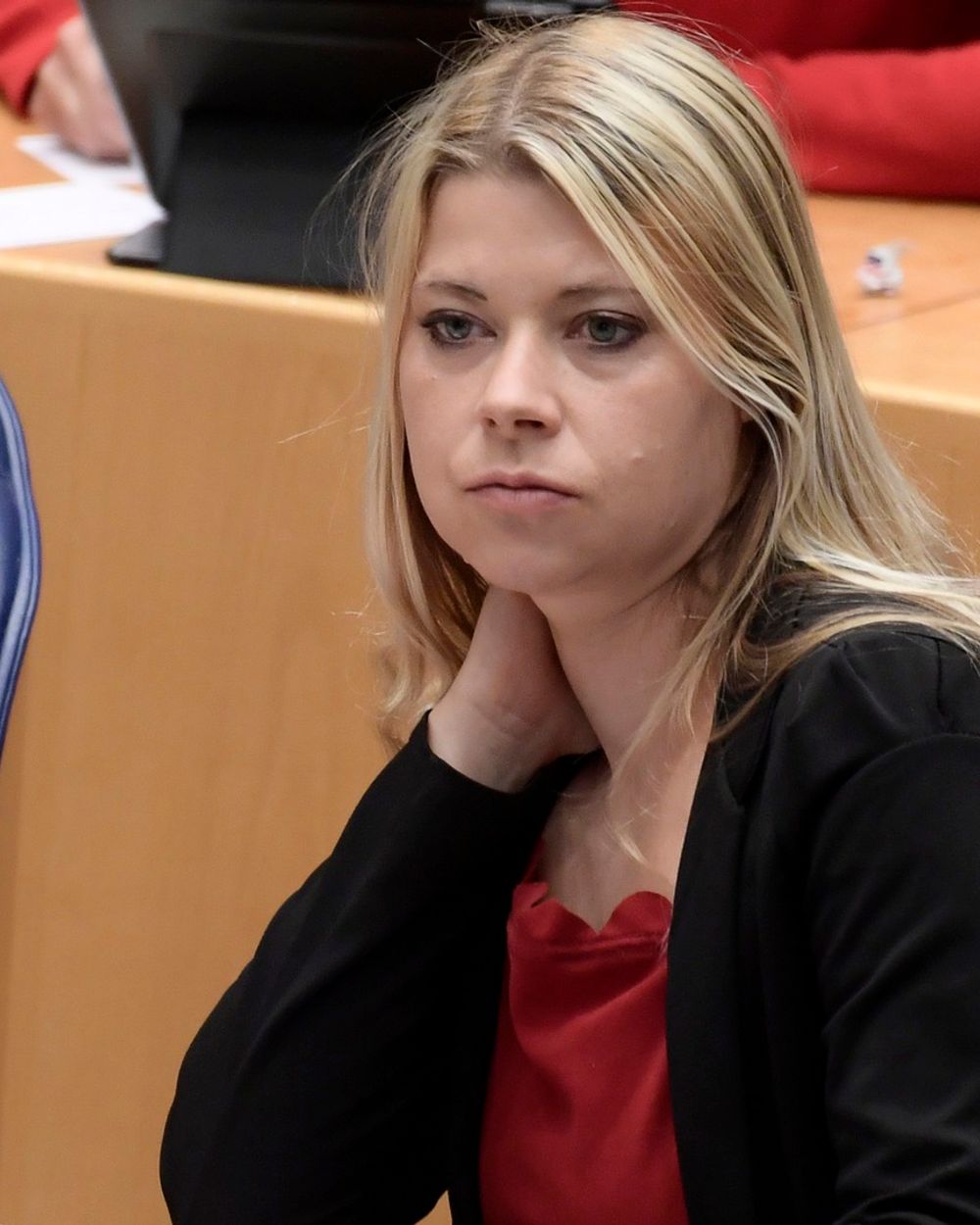 Ofskiedsmail fan Nomie (19) fan Sint-Anne oanhelle troch Keamerlid Lisa ...