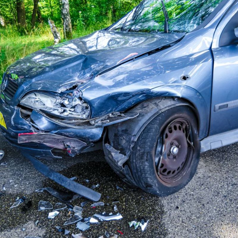 Frontale botsing in Enschede tussen twee auto's - Oost