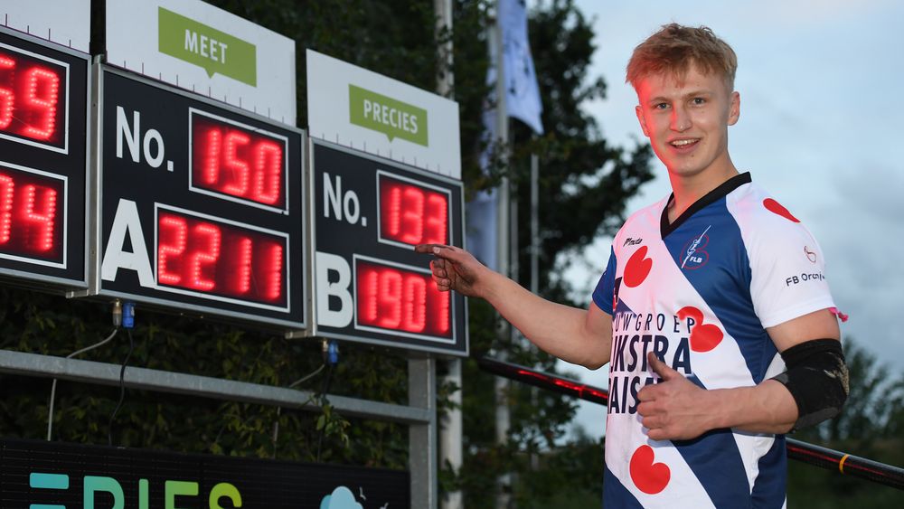 Fierljepper Germ Terpstra springt als eerste Fries ooit over de 22 ...