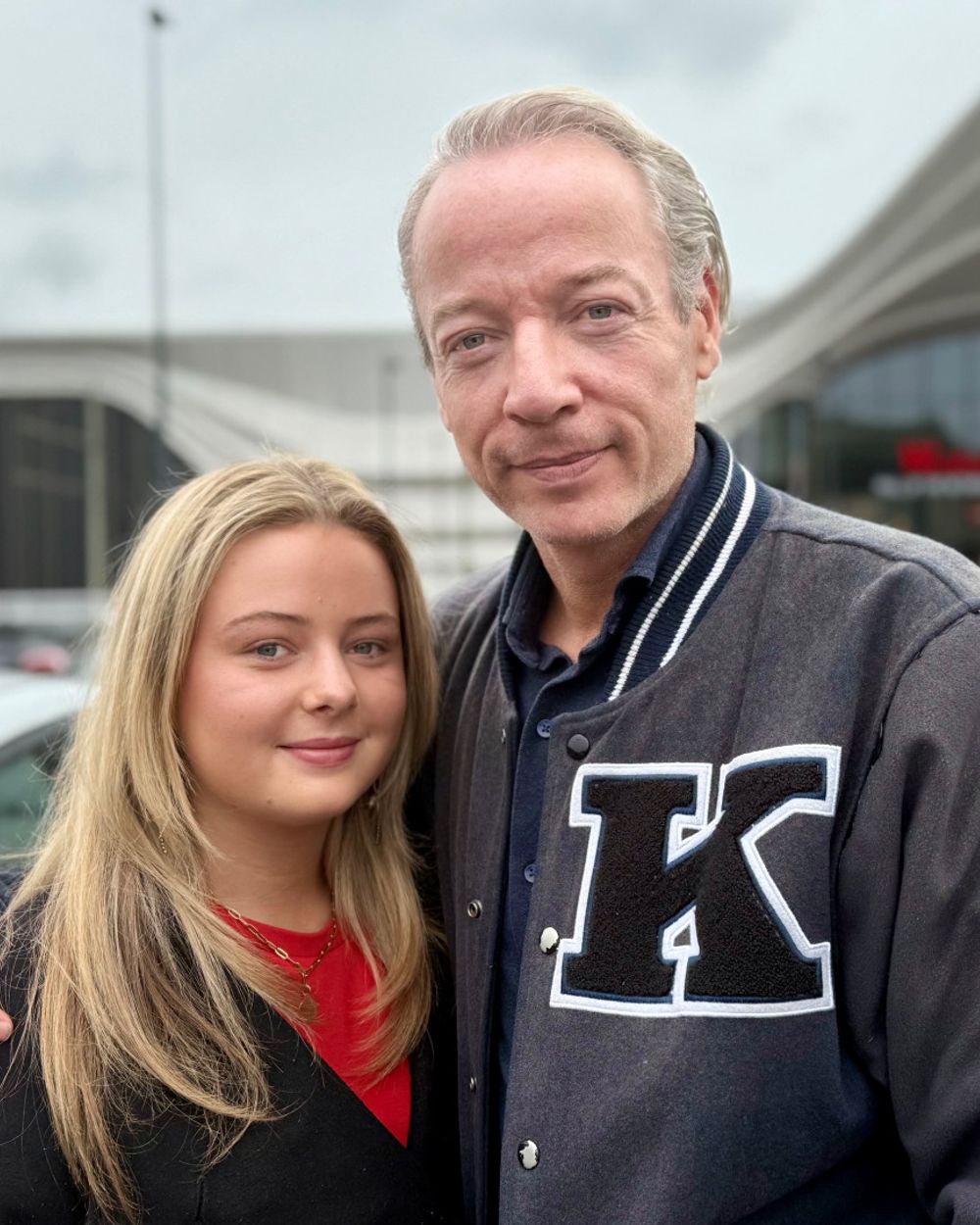 Zoeken naar een parkeerplek bij drukke Mall of the Netherlands ...