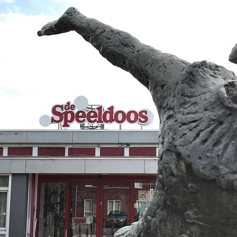 Baarn zet streep door De Kroon, toekomst theater De Speeldoos nog ...