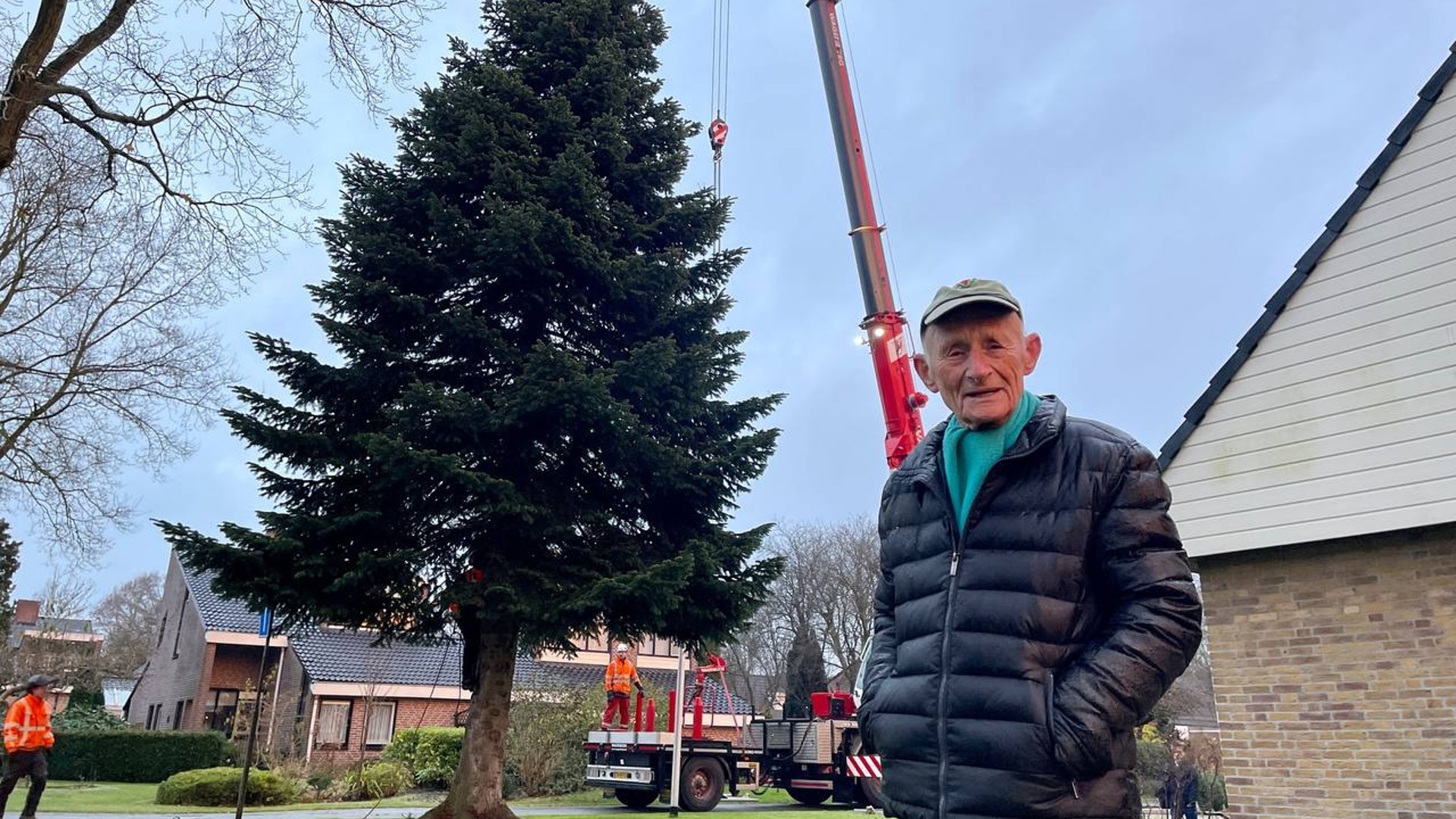 Dit is hem: de kerstboom voor de Grote Markt - RTV Noord