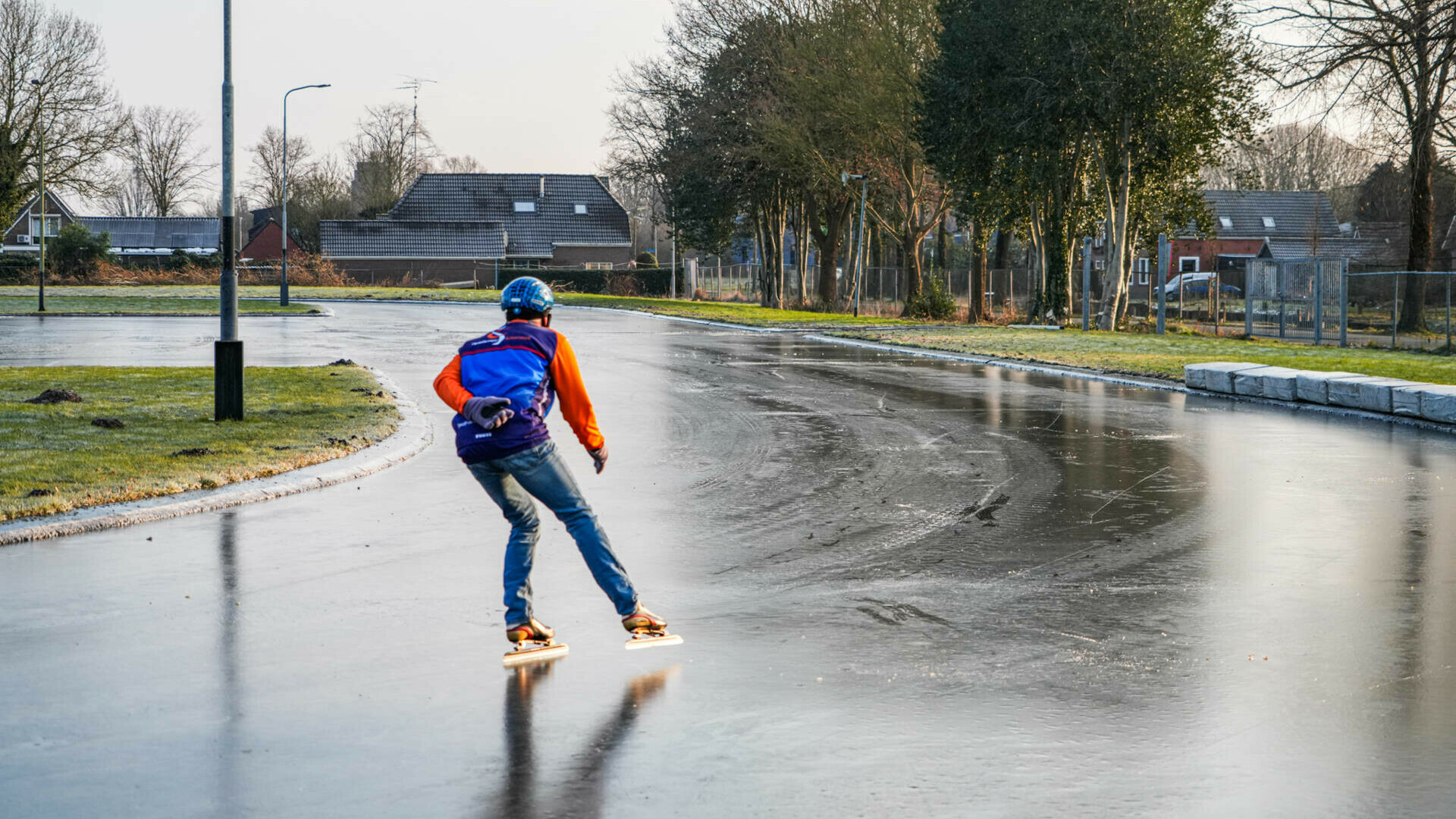 Schaatsers hadden twee uur plezier, nu is de baan weer dicht - RTV Drenthe