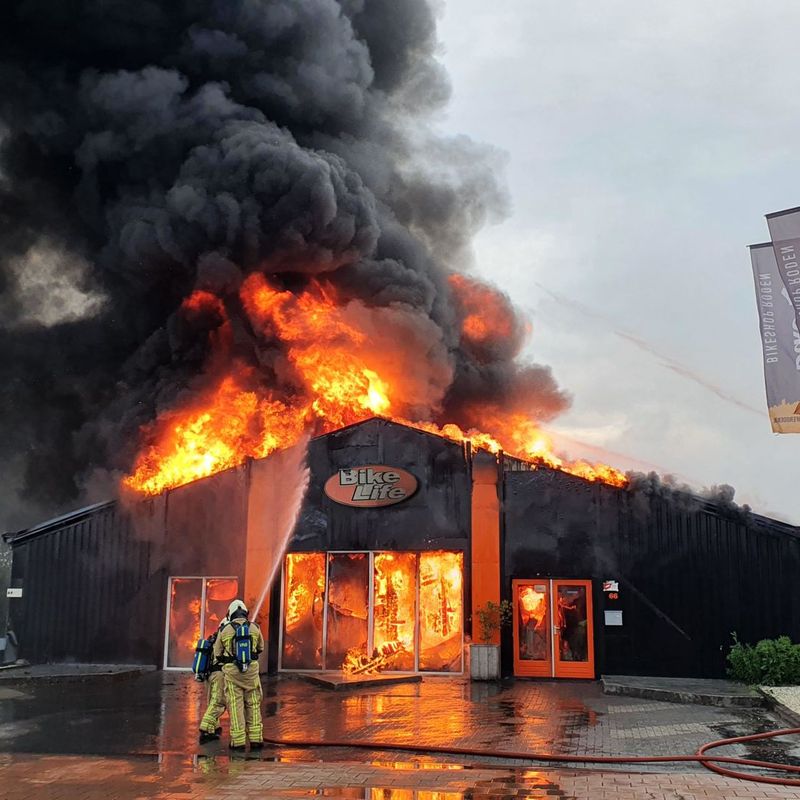 Brand in winkelpand Roden onder controle - RTV Drenthe