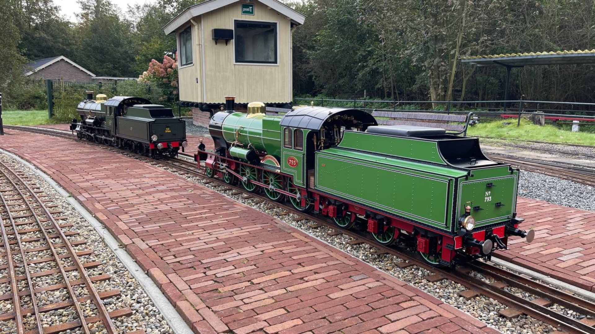Nienoord Spoorwegen heeft twee nieuwe miniatuurlocomotieven - RTV Noord
