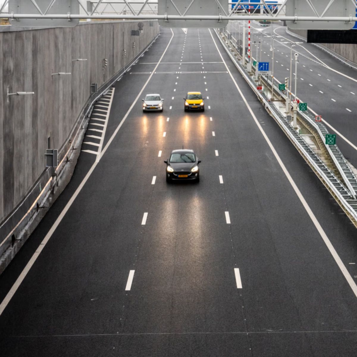Handmatig tol betalen op A24 gaat vaak mis en vrachtwagens rijden ...