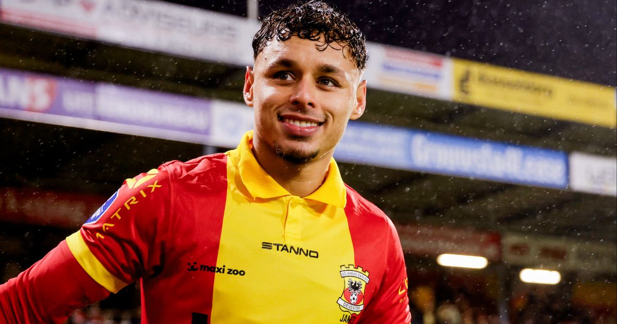 Go Ahead Eagles-verdediger Dean James wacht op Indonesisch paspoort - Oost