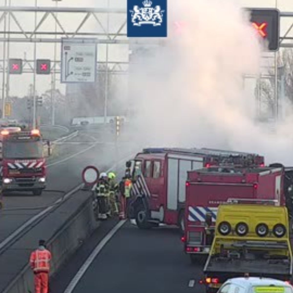 Tunnelbuis was uren afgesloten door brandend voertuig - Rijnmond