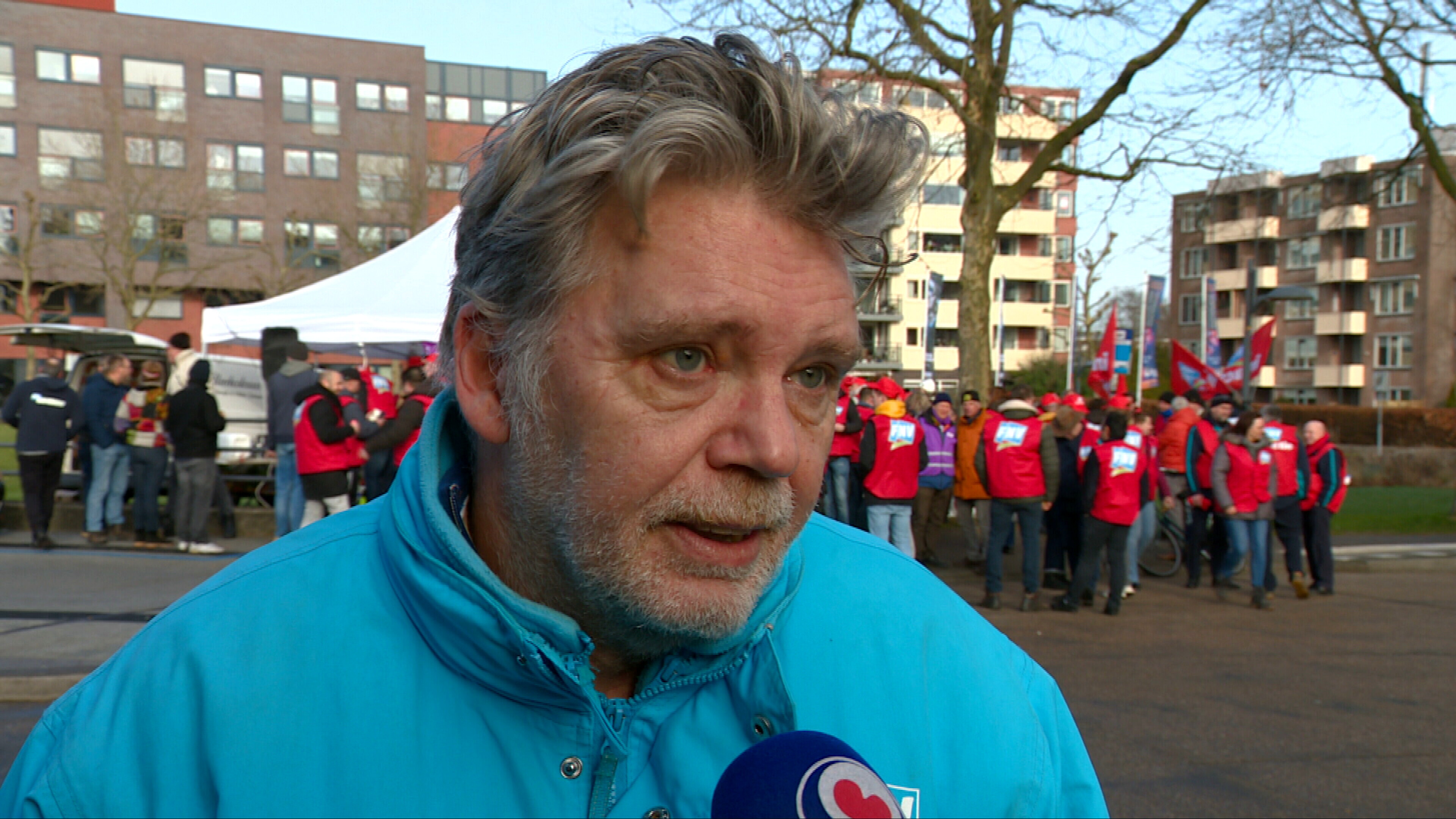 Qbuzz en Arriva vechten over Fries busvervoer terwijl reizigers en ...