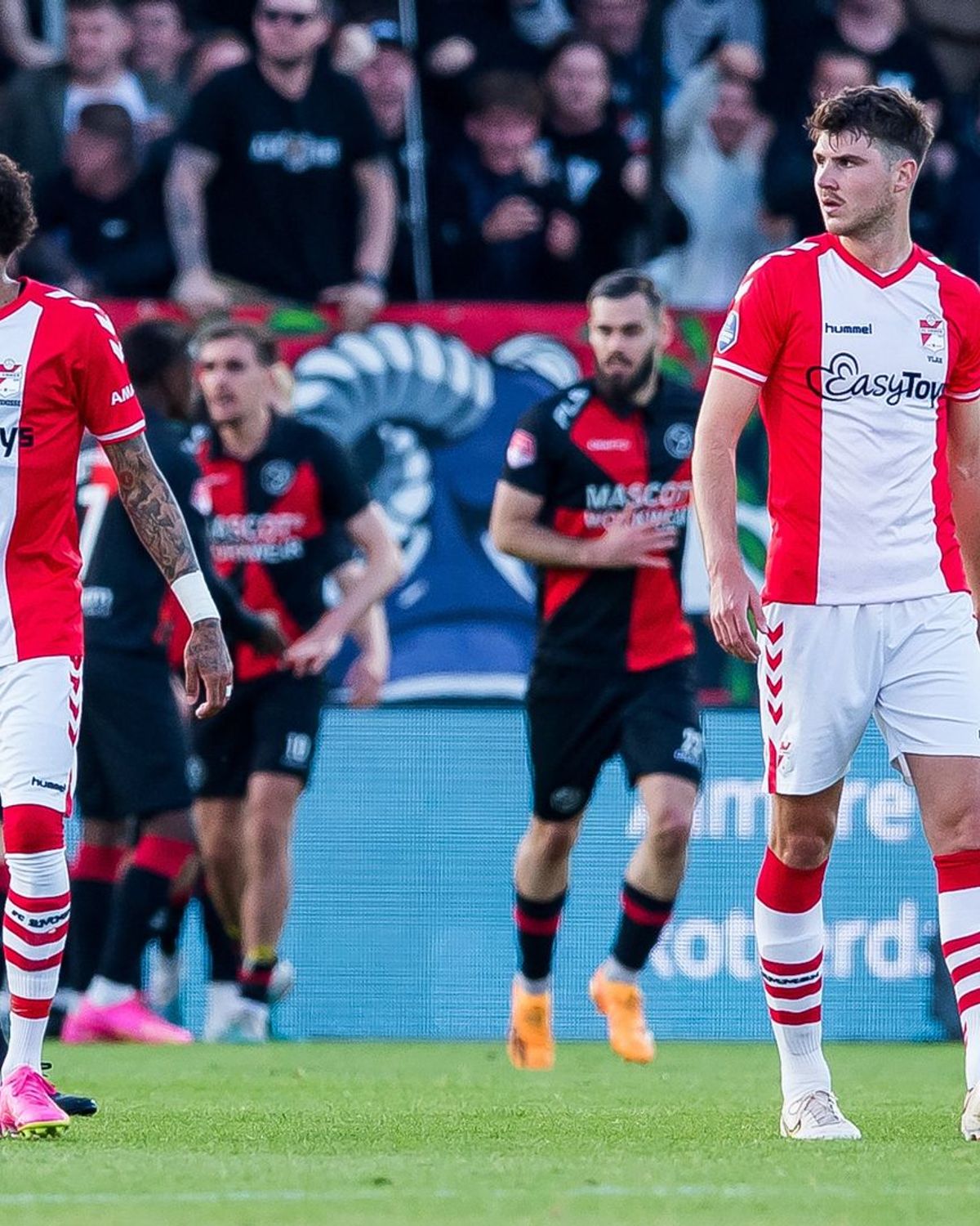 Fans van FC Emmen geven Almere City geen schijn van kans: '4-0 is ...