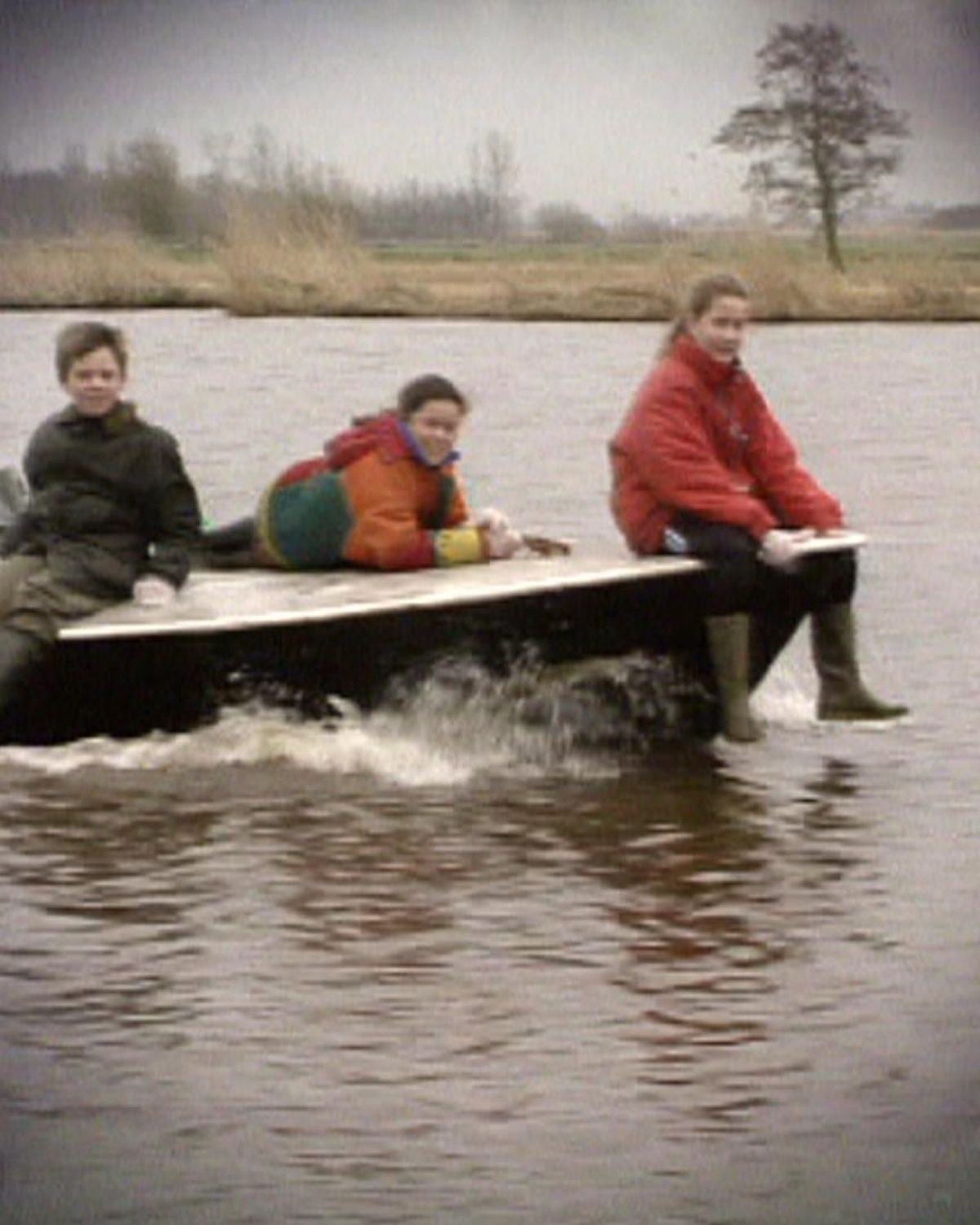 In een kinderprogramma van Omrop Fryslân uit 1997 stuitte Sybe Satellyt ...